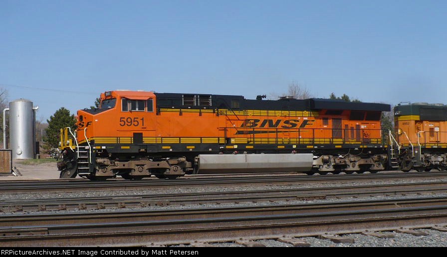 BNSF 5951